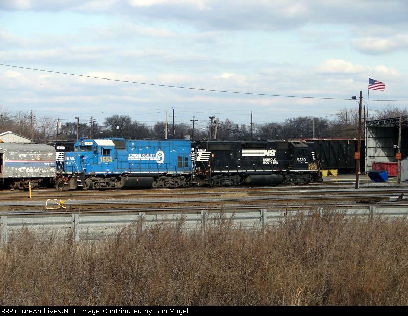 CSX 1554 and NS 5220